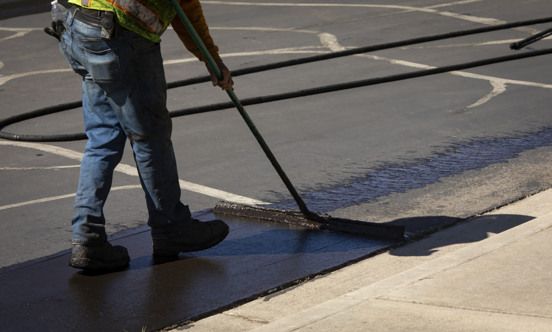 How Important Is Sealcoating Asphalt? - Reliable Contracting Co. Inc.